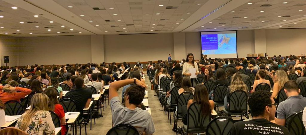 Estudantes de medicina prestam concurso para programa de Estágio do ...